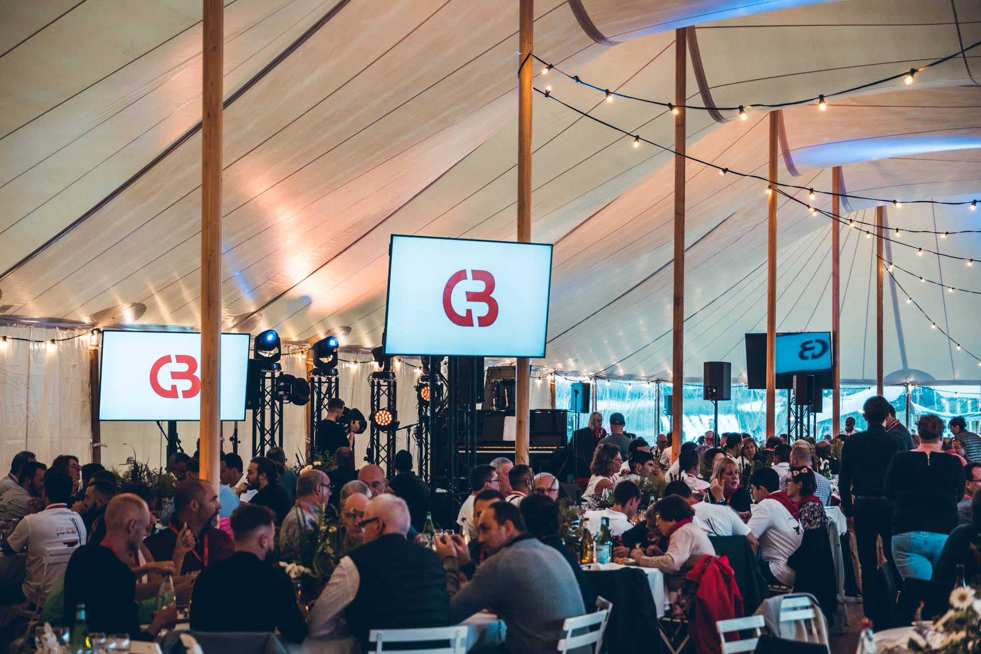 Location d'écrans et de vidéoprojecteurs pour vos événements | ATAWA